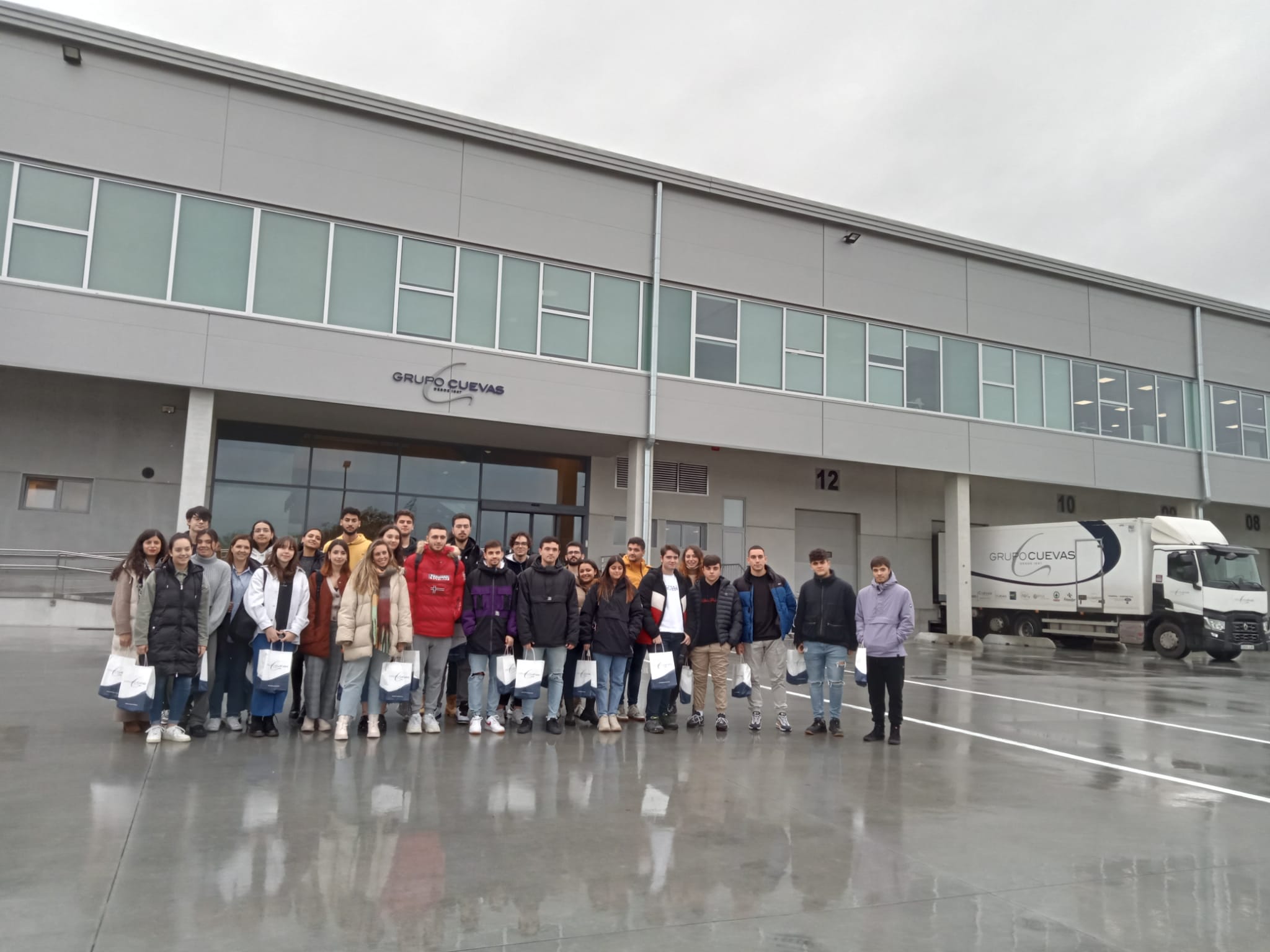 VISITA DEL CIFP PORTOVELLO | Noticias | Grupo Cuevas